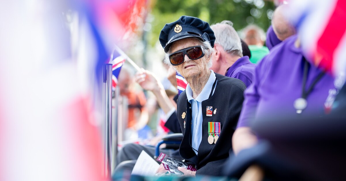 Een vrouwelijke veteraan? Ja, dat is Robbie. 101 jaar oud en zeer ...