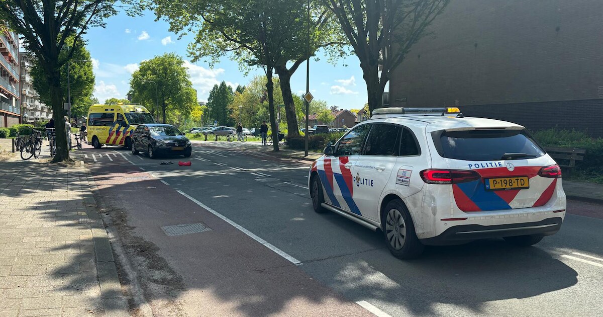 Vrouw met rollator steekt weg over en wordt aangereden door auto | Rheden | De Gelderlander.nl