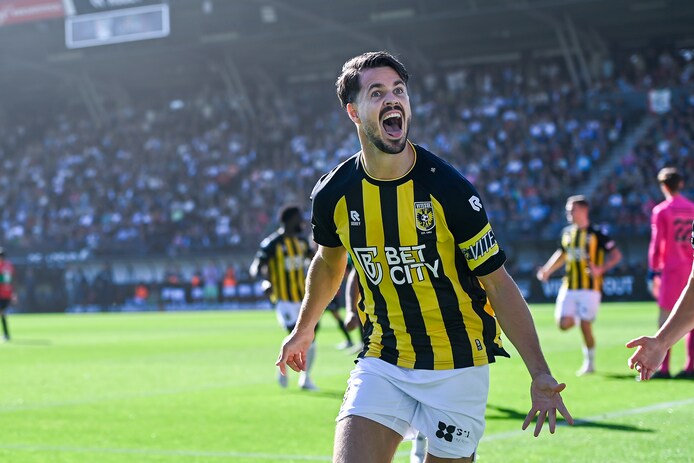 Edward Sturing grijpt in bij Vitesse: Van Ginkel in de spits, Isimat ...
