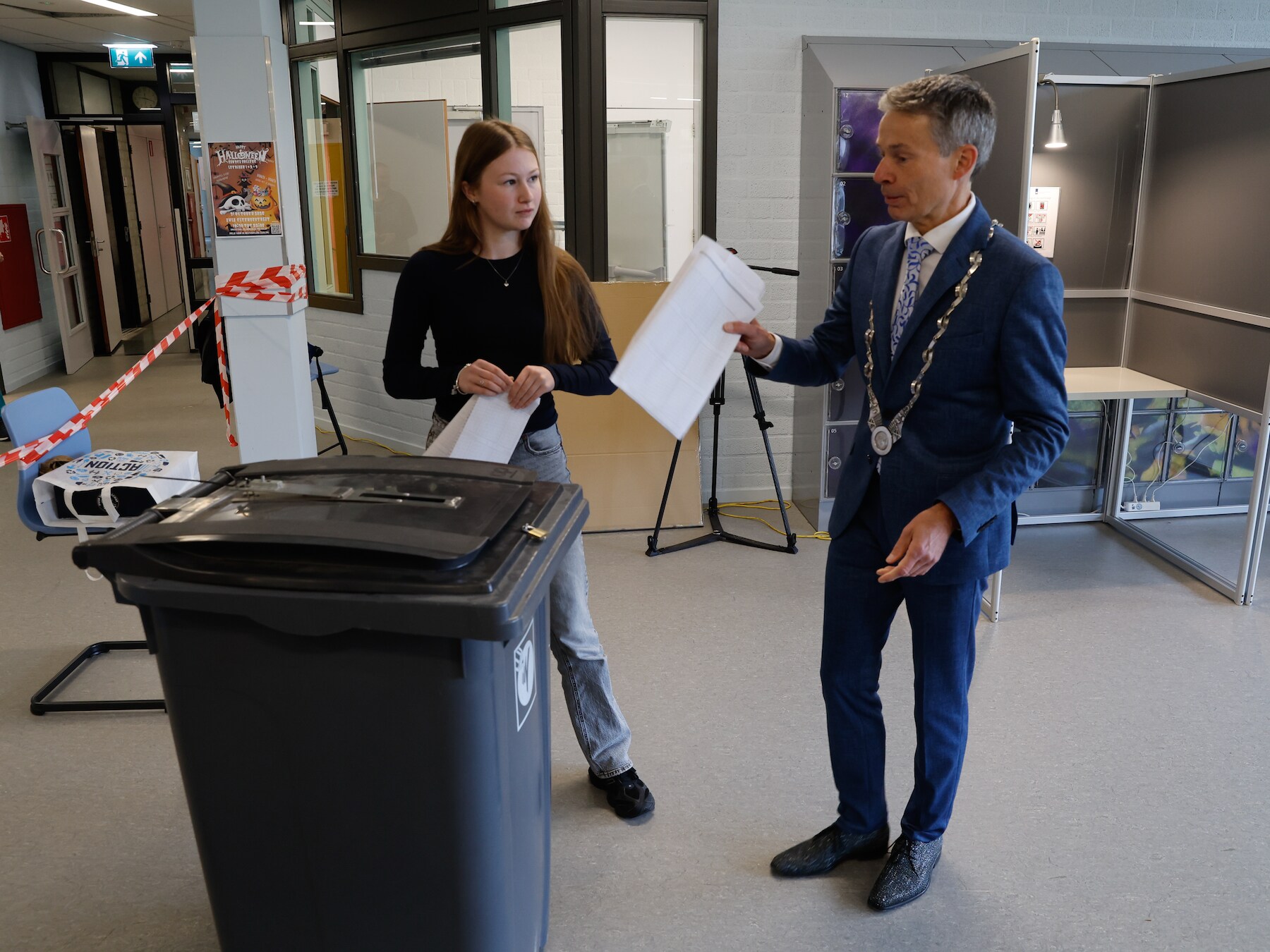Als de nacht over het Openluchtmuseum valt; doet de nachtwaker zijn ...