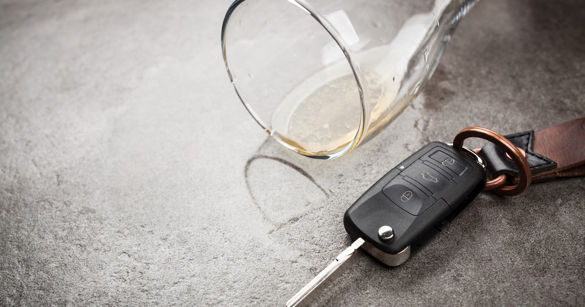 Alerte chauffeurs dwingen dronkenlap na levensgevaarlijk rijgedrag bij ...