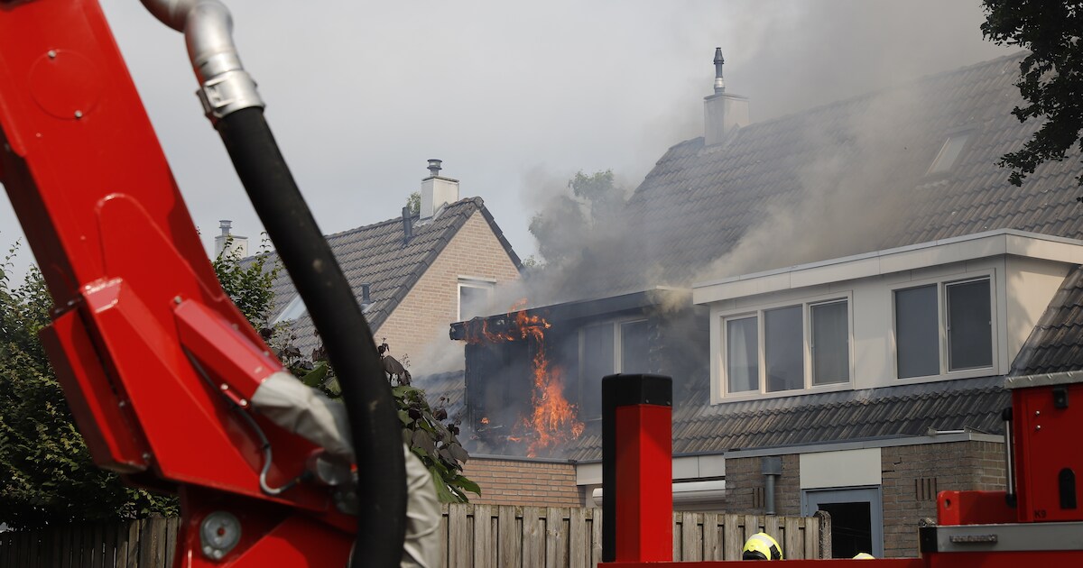 Fleur bevalt morgen, maar haar huis is vanochtend in vlammen opgegaan ...