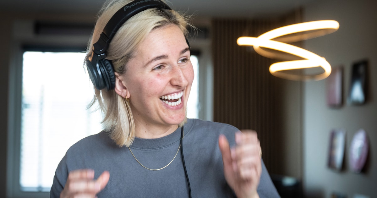 Dj Eva (25) staat op gigantische podia, maar op donderdag gewoon bij de ...