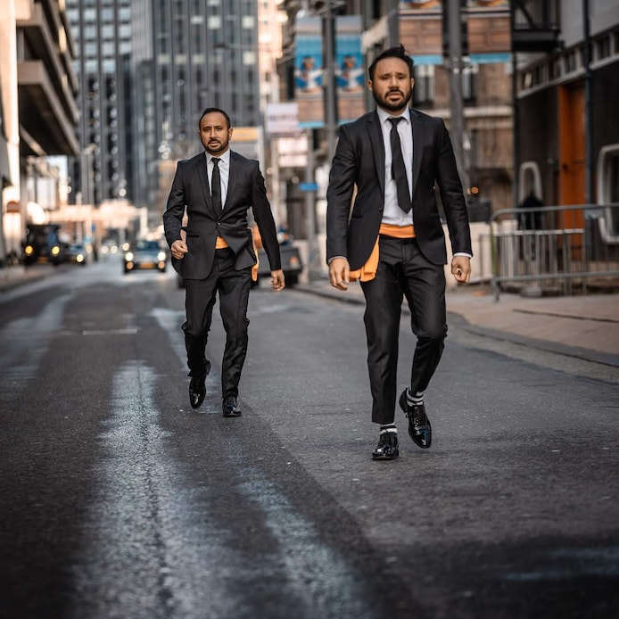 Broers Timisela na tien jaar op podium herenigd: ‘Het wordt letterlijk ...