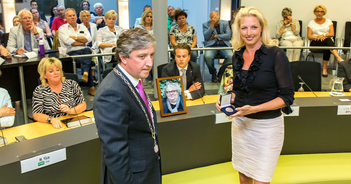 Simone de Boer volgt haar overleden man op als raadslid | Tiel ...