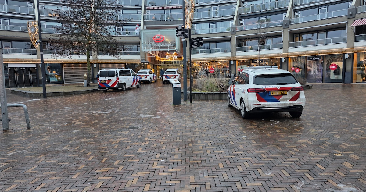 Dode gevonden in winkelcentrum, winkels tijdelijk ontruimd | Regio | De ...
