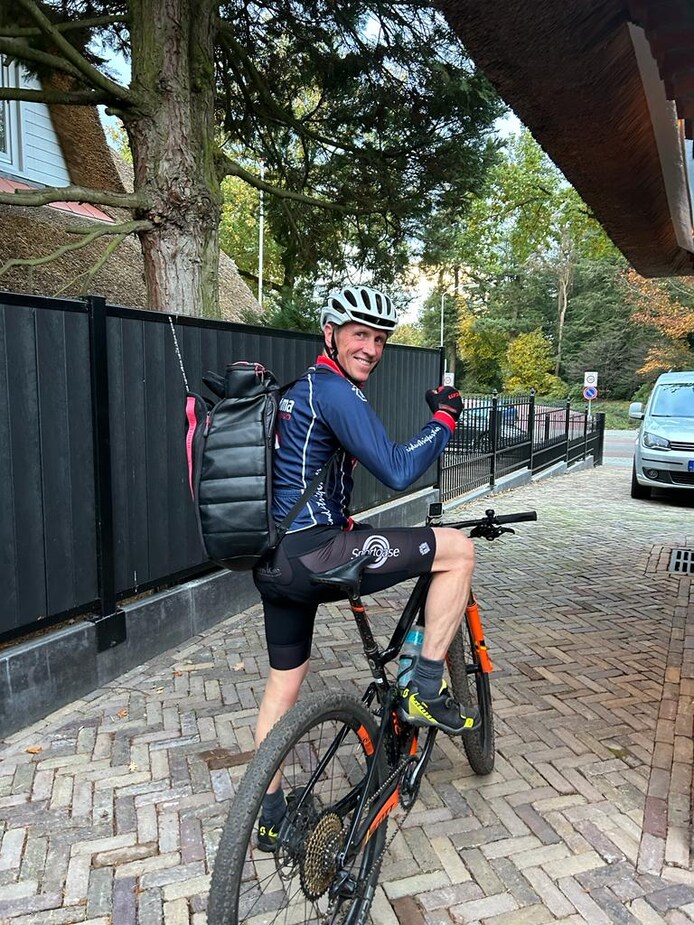 Autocoureur Jaap van Lagen kruipt voor even in huid van boswachter ...