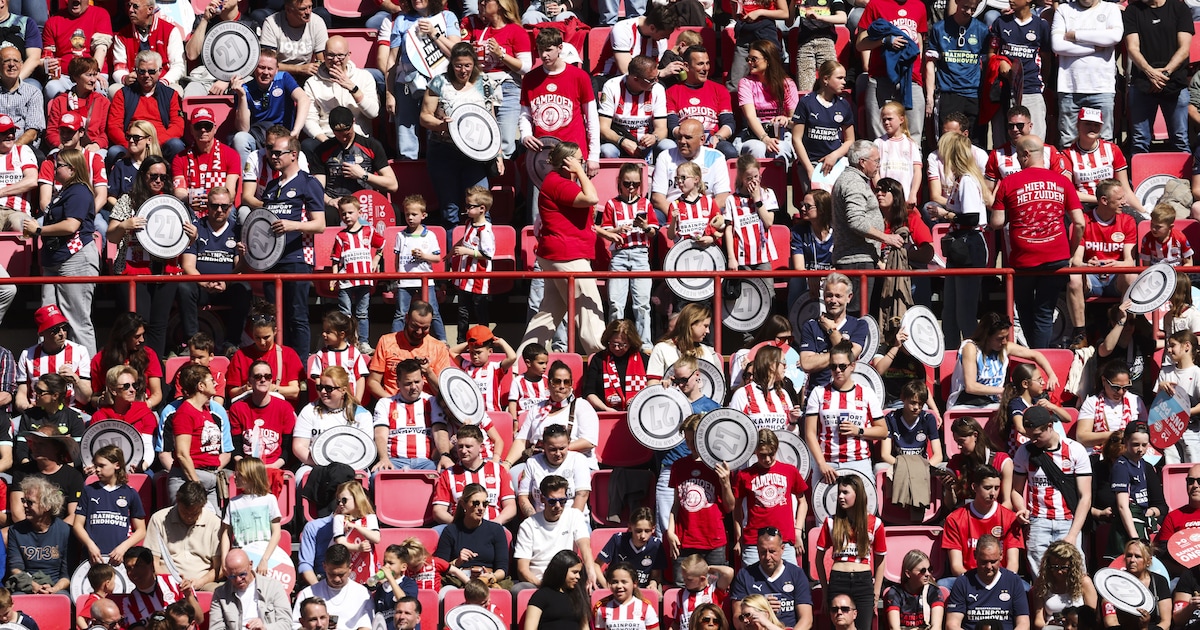 PSV’ers mogen geen papieren kampioensschalen tonen in Amsterdam: tóch ...