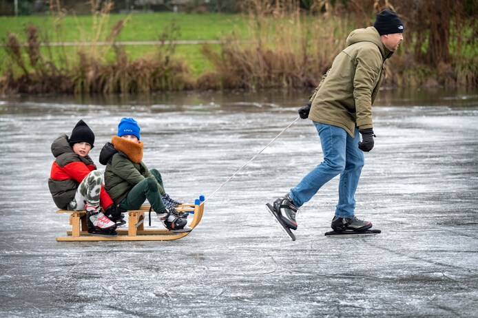Het blijft vriezen, maar kunnen we ook schaatsen? Op deze plekken in de ...