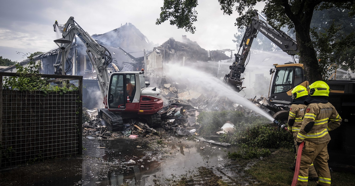 Enorme brand in huizenblok in Arnhem na uren onder controle; aantal woningen al gesloopt ...