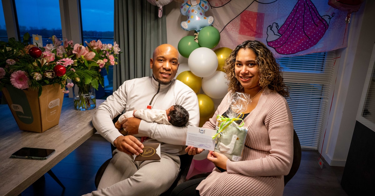 Leuk die traditie, maar het kan ook anders: Silvio deed als eerste in Arnhem op zijn mobieltje ...