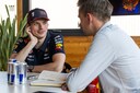 Hij ontdekte de foute appjes van Horner en volgt Max Verstappen op de ...
