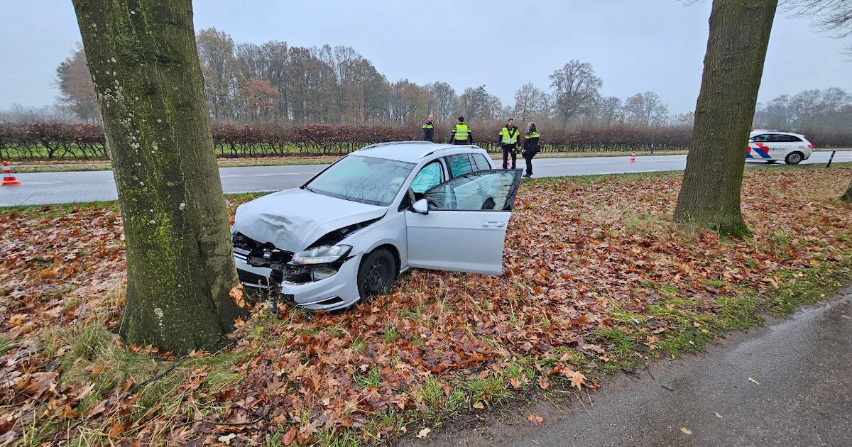 Auto raakt van de weg en botst tegen boom in Wehl, automobilist gewond | 112 nieuws Doetinchem ...