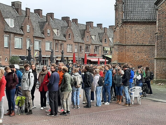 Bierliefhebbers staan 4 uur in de rij voor kaartverkoop La Chouffe ...