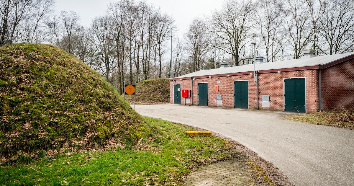 In dit kleine dorp staan bunkers vol illegaal vuurwerk: ‘Gaat het mis ...