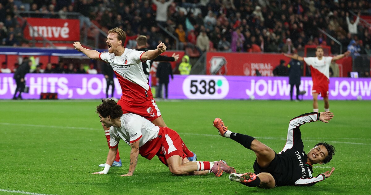 NEC verliest mede door gemiste strafschop van Tjaronn Chery van FC Utrecht | NEC | De ...