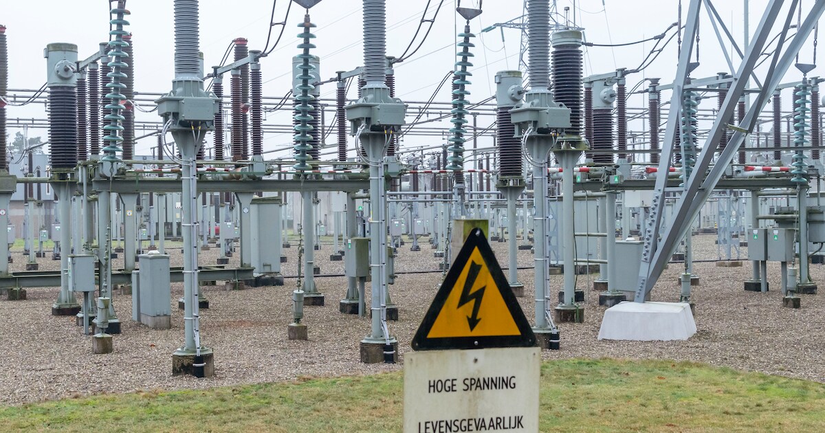 Het Nederlandse elektriciteitsnet is vol, maar Maas en Waalse zonneparken kunnen nog nét op het ...