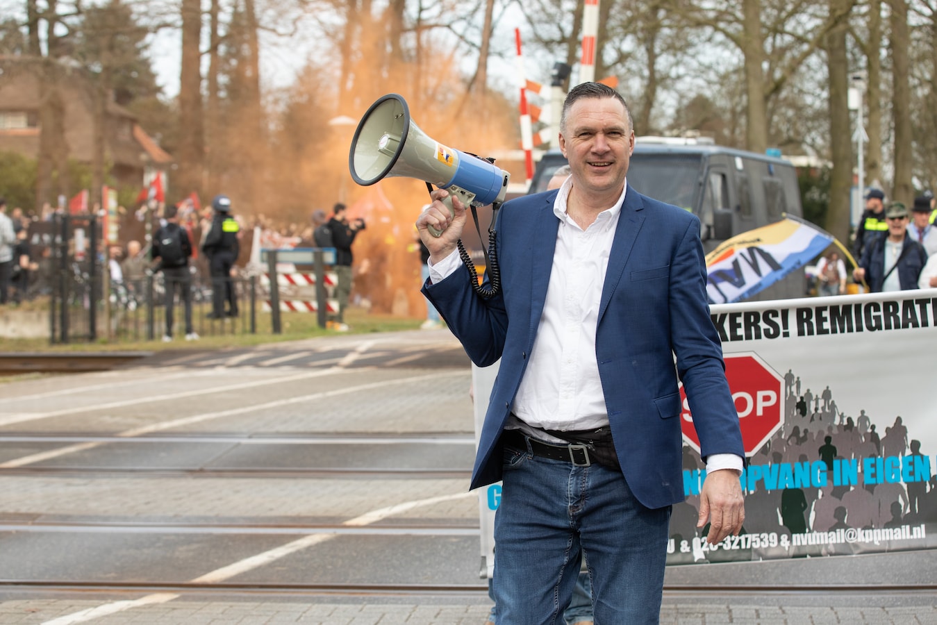 Extremisten bedienen zich vaker van die truc: ze trekken hun beste pak ...