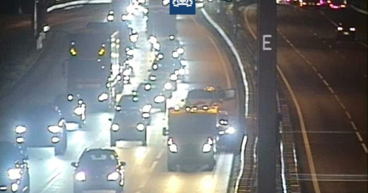 Wéér gaat het mis op de A12: lange file en meerdere rijstroken dicht ...
