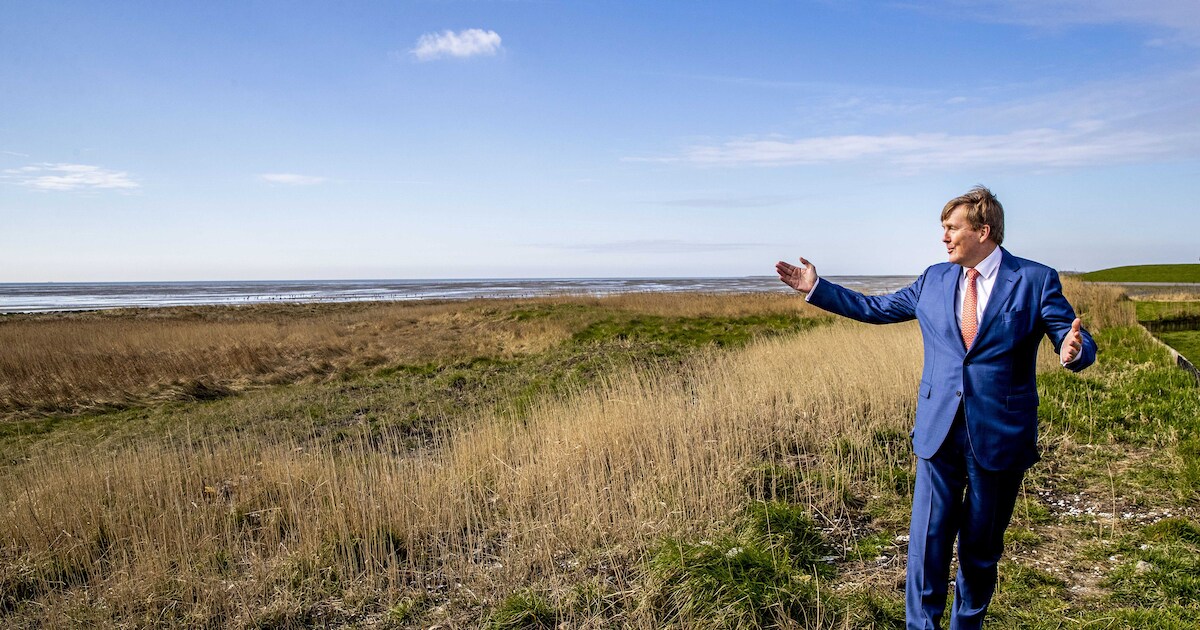 Verrassing: koning Willem-Alexander landt met witte helikopter op ...