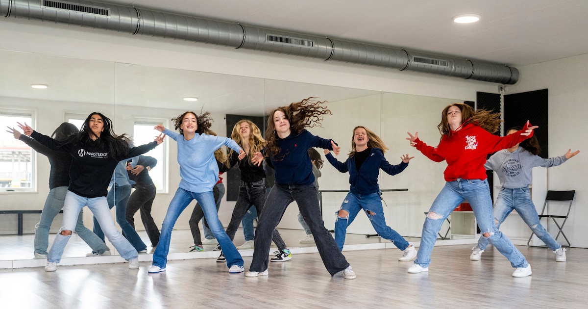 Nadia (16) en Robin (14) uit Arnhem winnen met hun dansgroep NK ...