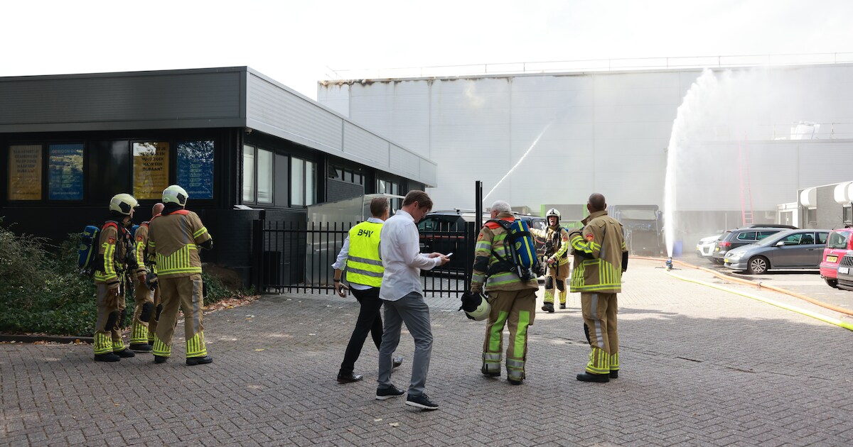 Brandweer geeft na twaalf uur blussen sein ‘brand meester‘ in ...