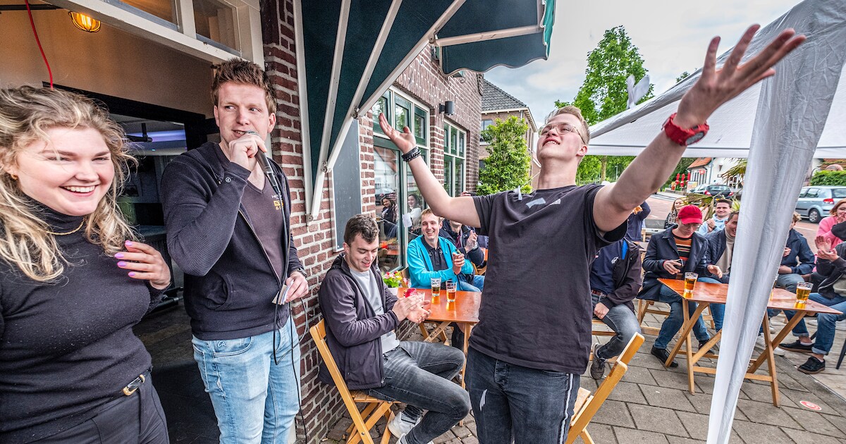 Je eigen café: dat is stiekem toch best veel werk, dus stopt Vrienden ...