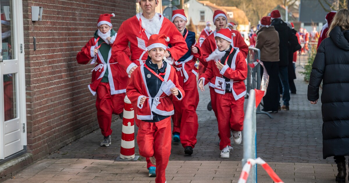 Rennende kerstmannen in Boxmeer: ‘Dit is allemaal zo knus en idyllisch ...