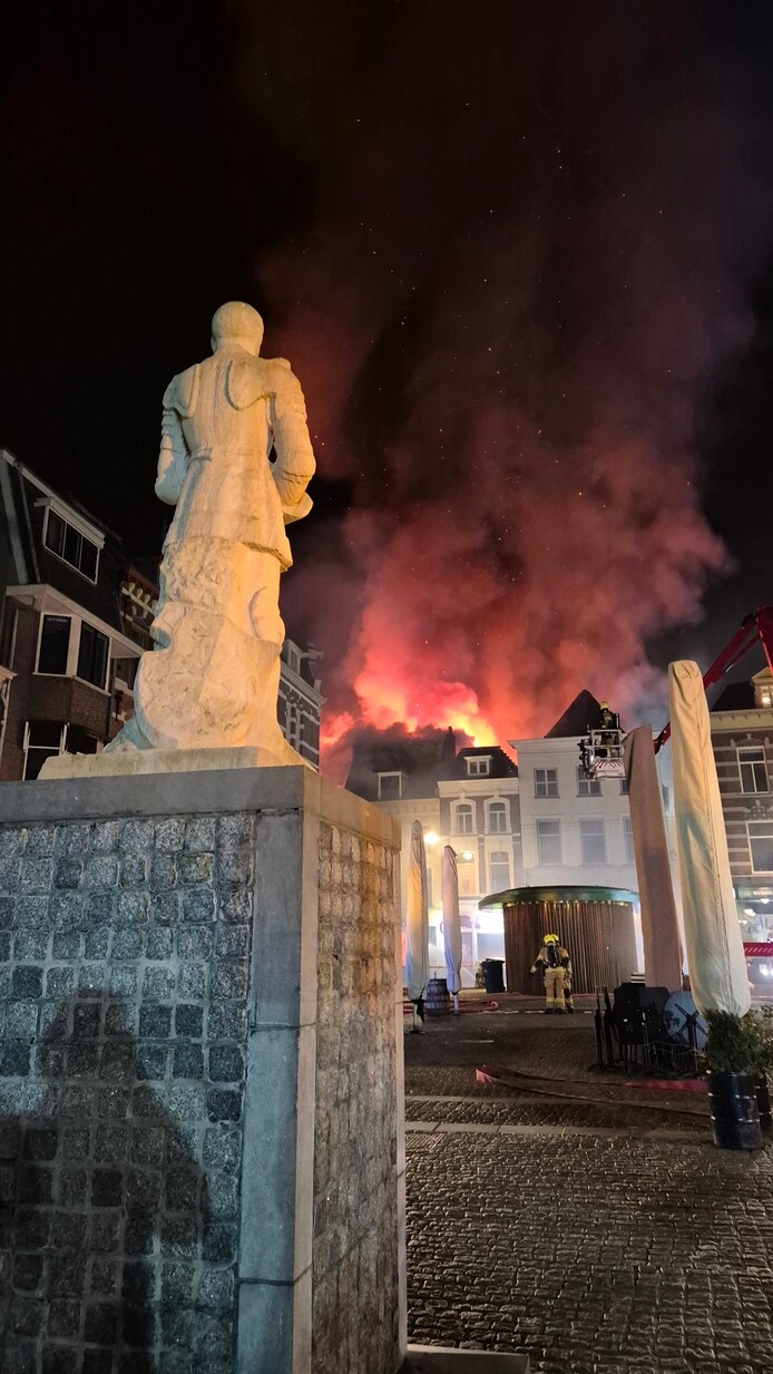 Enorme brand in binnenstad Arnhem, deze beelden maakten jullie | Arnhem ...