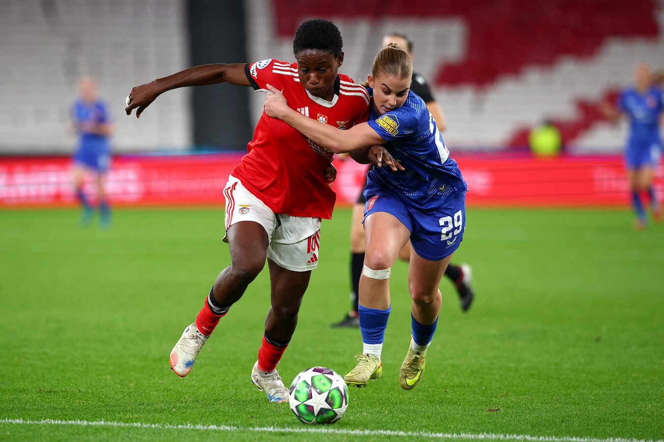 FC Twente Vrouwen schiet weinig op met gelijkspel in Lissabon: ‘We ...