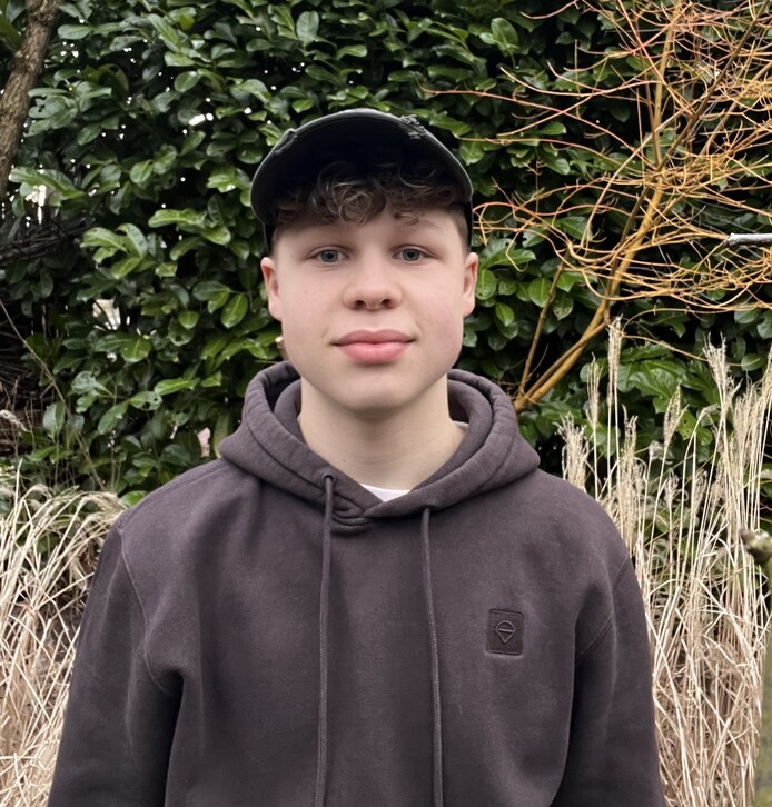 Timon (15) verruilde telefoon van zijn ouders voor echte camera: ‘Wil ...