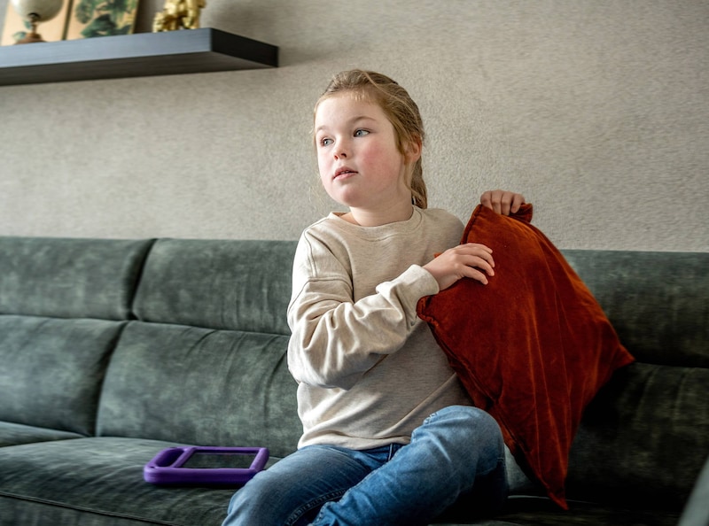 Esmee (9) zit gevangen in eigen lichaam, Esther en Penny hebben één ...