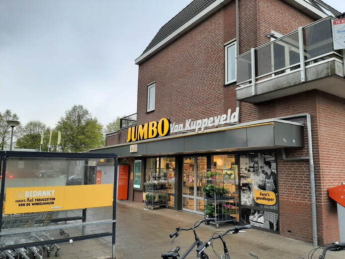 In deze supermarkt kijkt personeel nu in iedere tas: ‘Klanten die ...