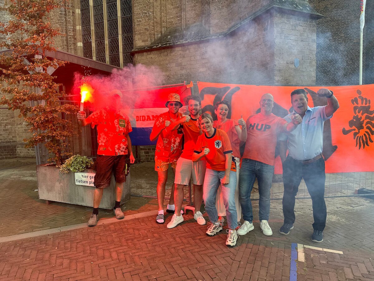 Tom (24) gaat samen met 186 Oranjefans naar EK-kraker in Dortmund ...