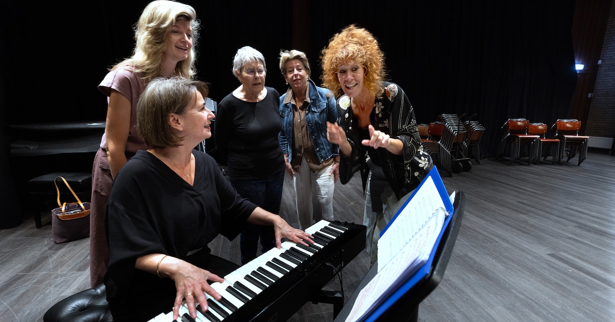 Een gezellig stel en de zang klinkt goed: ‘Koor zonder grenzen mét ...