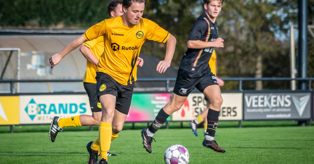 Jan begon als spits, werd aanvallende middenvelder, daarna controleur en is nu verdediger ...