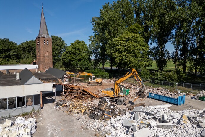 De oude textielfabriek in Waalwijk ligt nu grotendeels plat: wat komt hier te koop? | Brabant ...