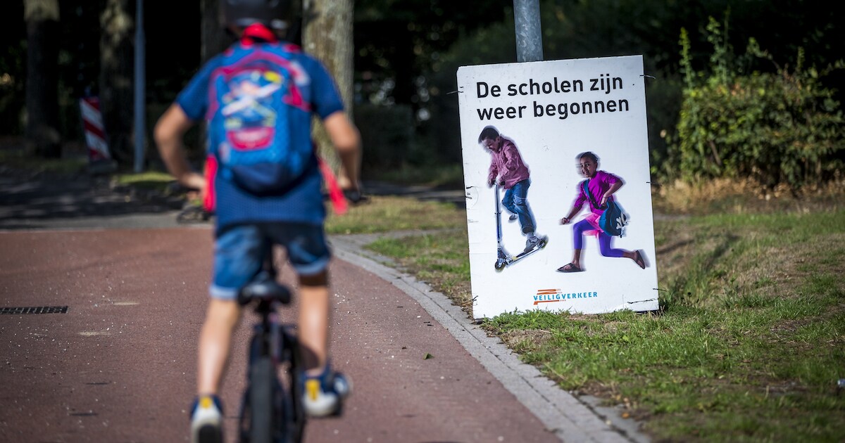 Eén auto verdwijnt en verkeerschaos bij basisschool is eindelijk ...