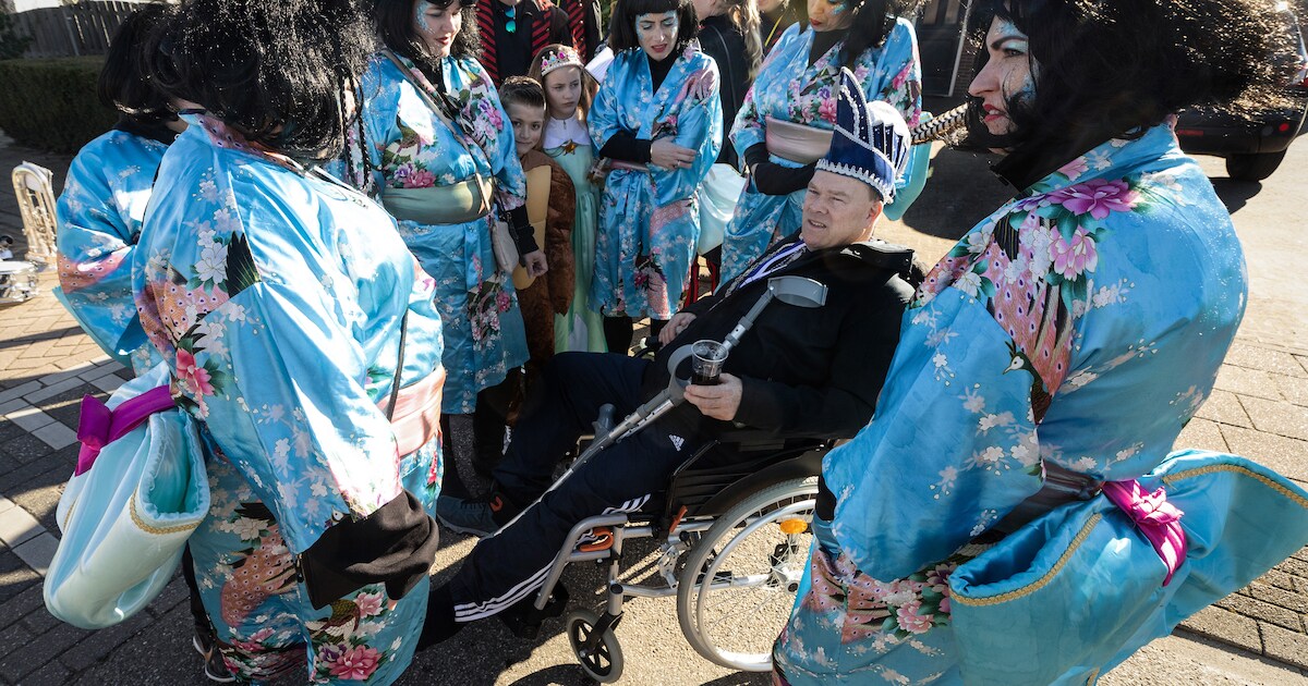 Anton wordt half overreden tijdens carnavalsoptocht: zijn zoon Jorrit ...