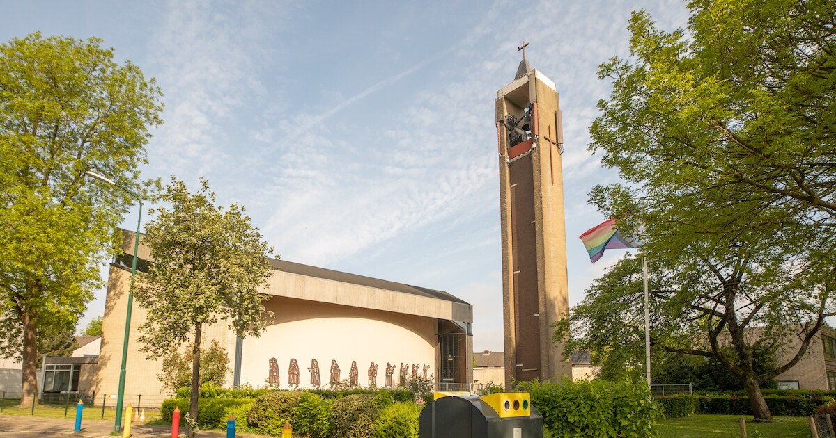 Gesloten Maria Koninginkerk in Baarn: symbool van de jaren 60 of ...