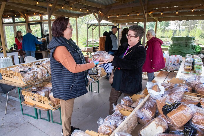 Voedselbank Dongen gaat als de brandweer: ‘Ik doe hier nu ...