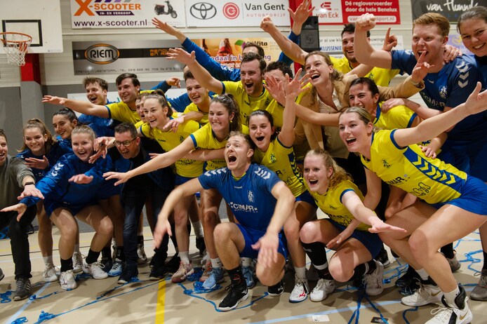 Korfballers SKF laten oude tijden herleven: ‘De rek is er nog niet uit ...