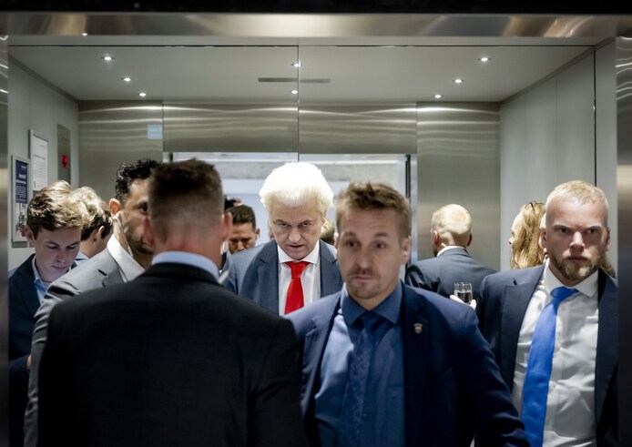Op zijn werkkamer springt Geert Wilders uit zijn vel: ‘Jij moet altijd Faber hebben!’ | Kabinet ...