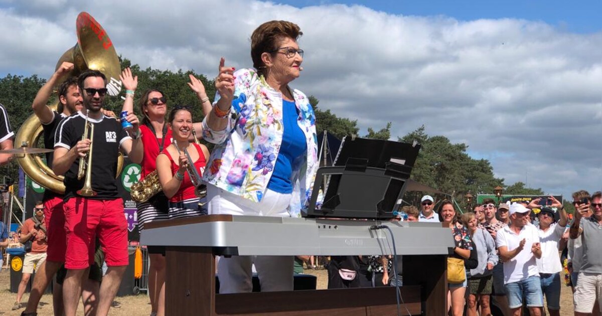 Joke (75) weet hoe je een festival plat speelt en leerde dat op de ...