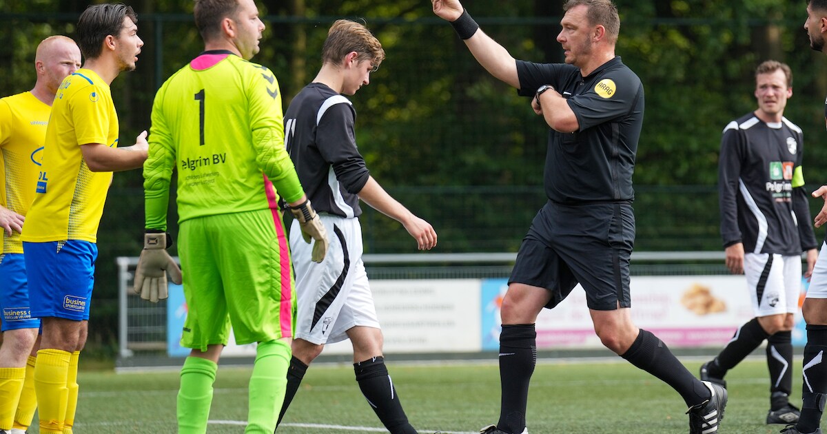 Club pakt belagers scheidsrechter aan na ‘sluit hem maar op in de ...