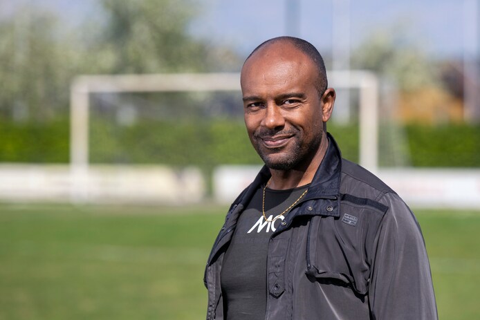 Verwey krijgt applaus van spelersgroep na contractverlenging bij ...