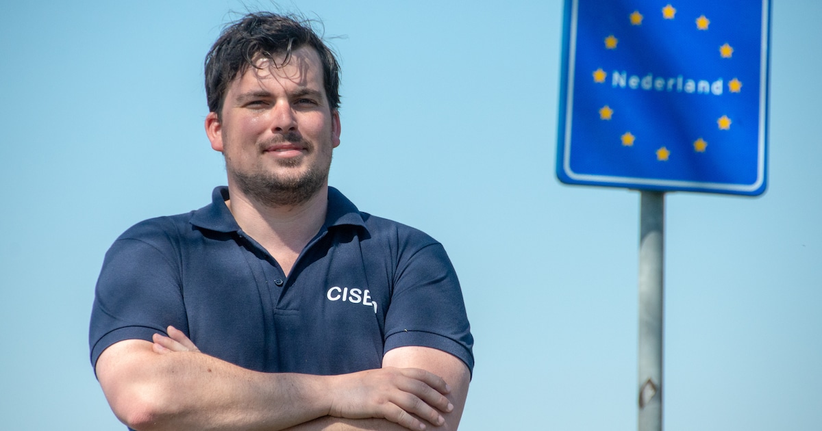 Emiel wandelt 600 kilometer van Normandië naar de John Frostbrug in ...