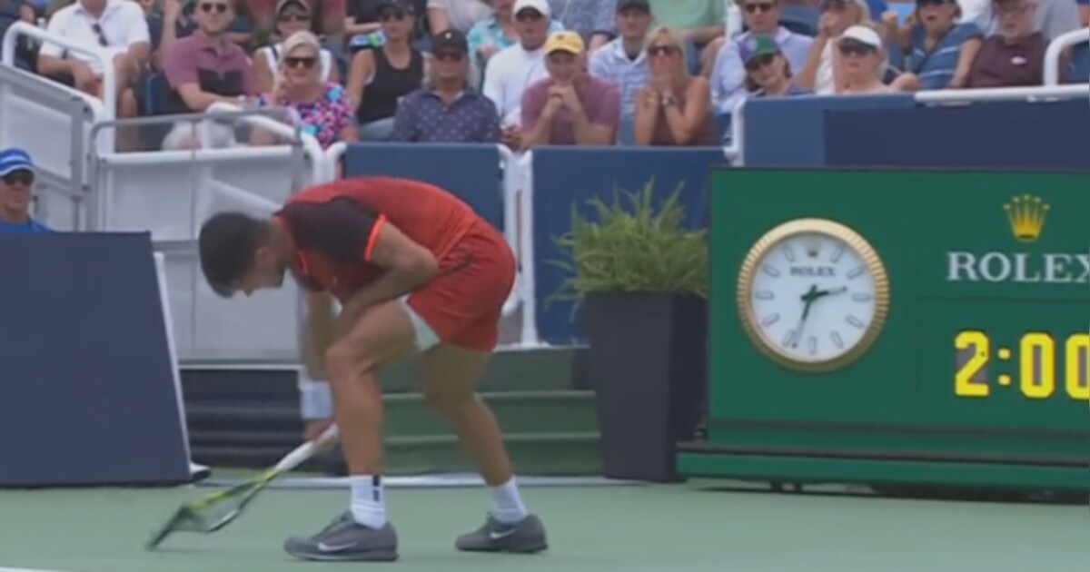 Carlos Alcaraz biedt excuses aan na woede-explosie: 'Ik ben ook maar ...