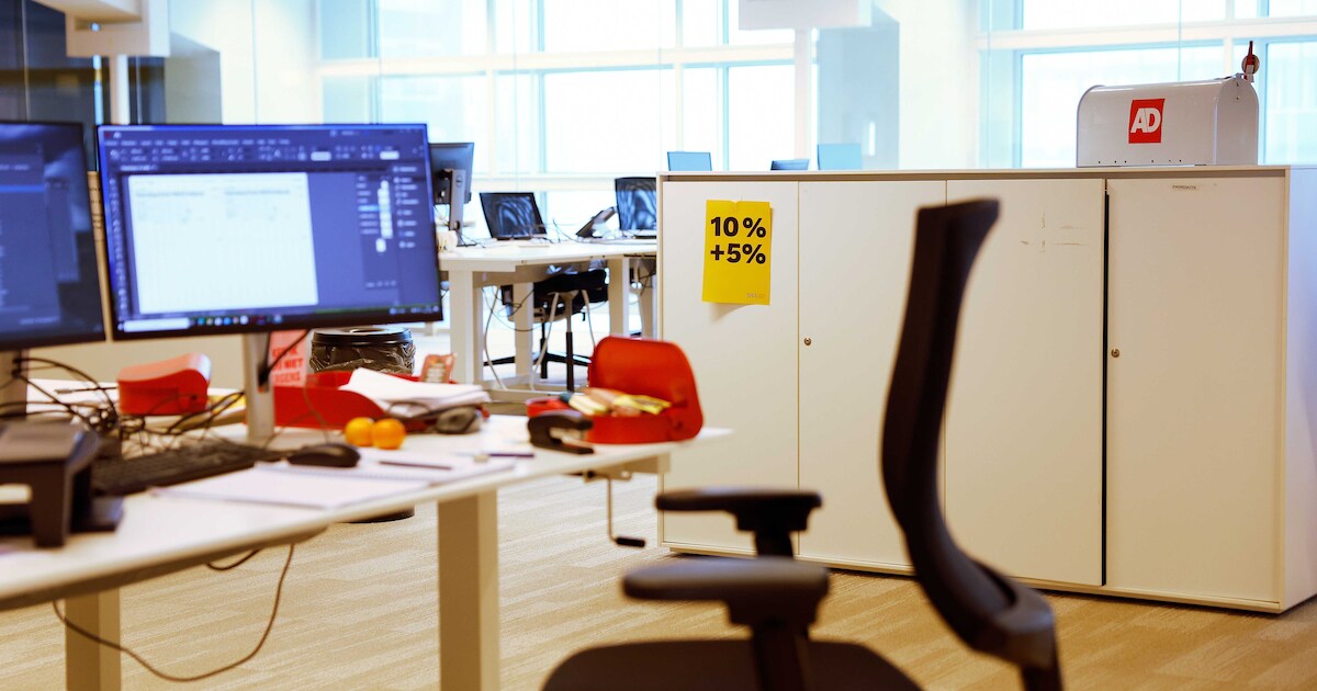 Honderden journalisten leggen uur lang het werk neer uit frustratie ...