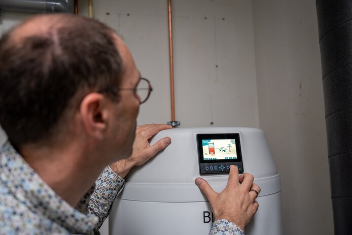 Joost verwarmt zijn huis zonder ketel of warmtepomp: ‘Het levert me ...